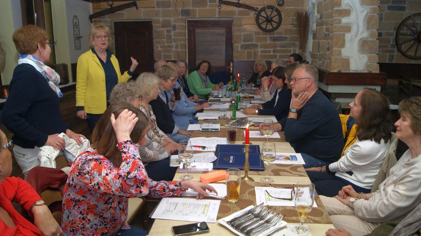 Hannelore Krage als Vorsitzende vom Kulturforum wiedergewählt | Schaumburger Wochenblatt