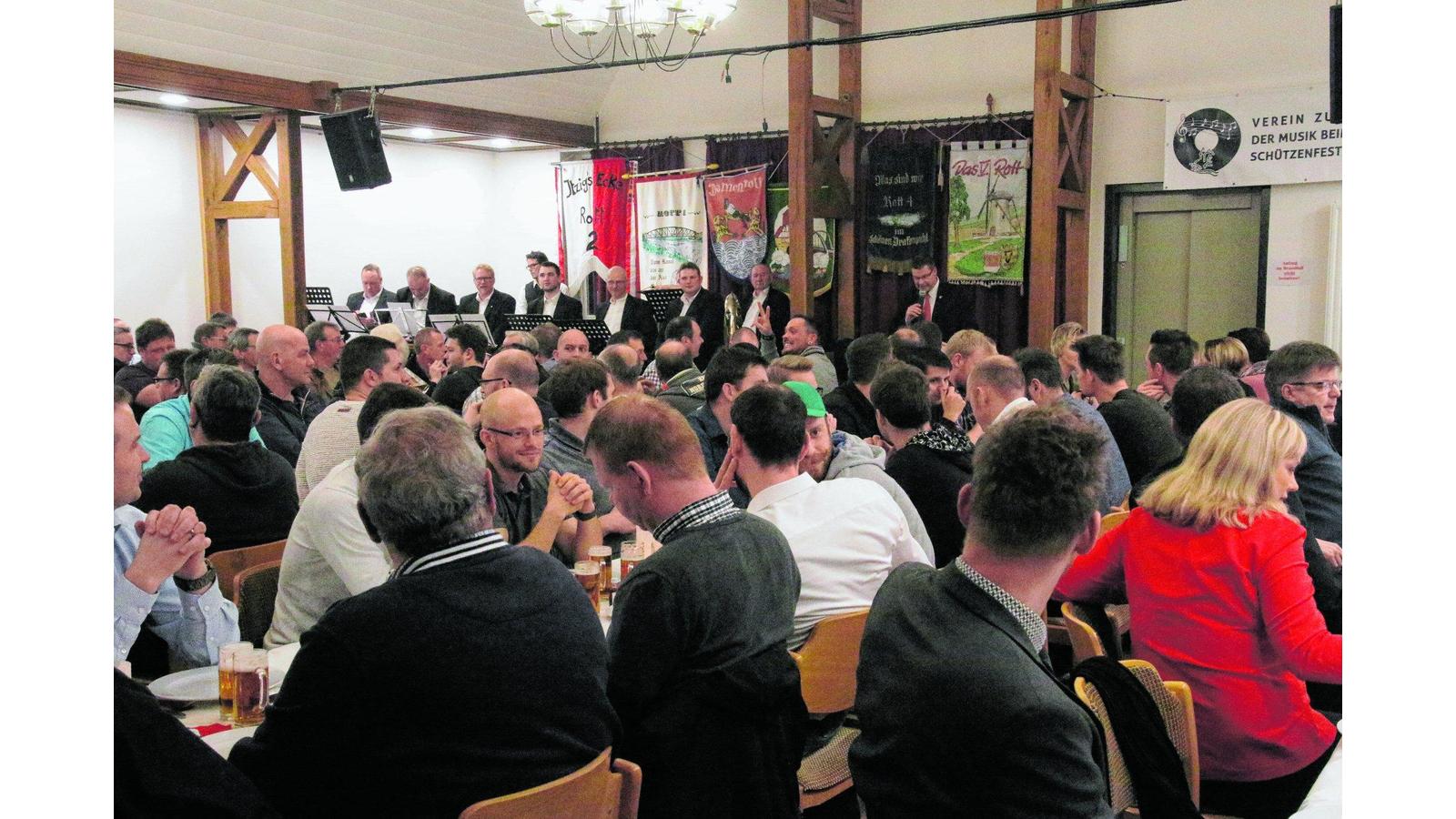 Engelking bekommt Dauereintrittskarte | Schaumburger Wochenblatt